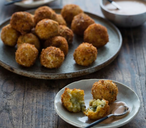 Best Christmas Grazing Platter Ideas + Christmas Recipes